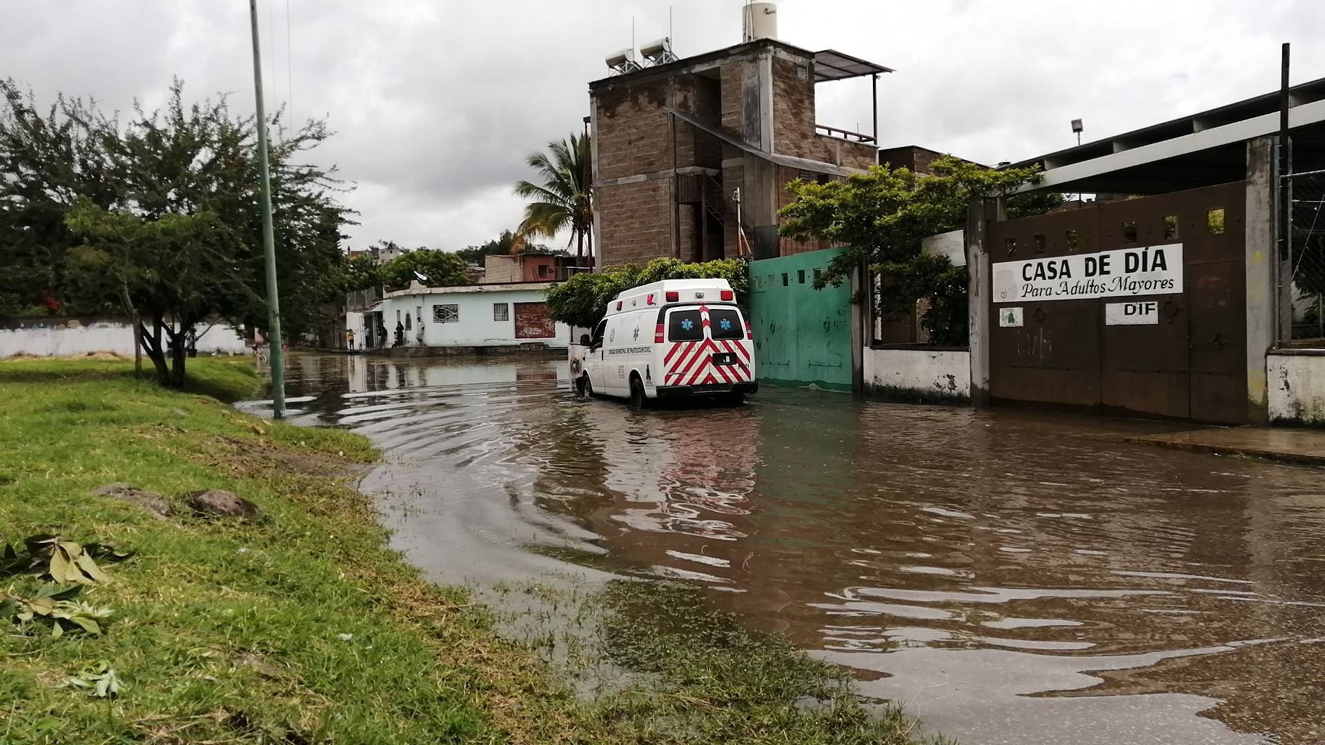 Lluvias Inundan Dos Viviendas Y Desbordan Laguna En Jiutepec Conurbados
